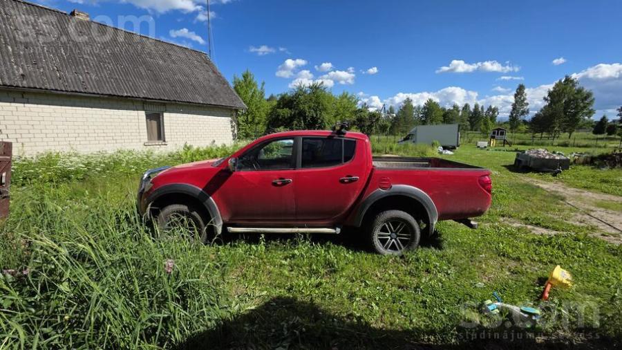 Red Mitsubishi l-200 2009 in Aizkraukle, with an engine capacity of 2.50 L and mileage of 460 thousand km for 6500 €, photo 1 on AUTOMOTO.COM.LV
