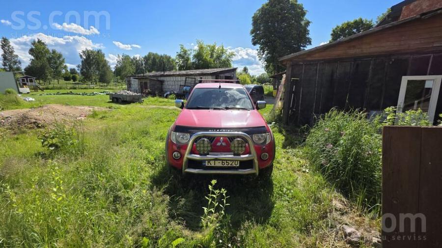 Red Mitsubishi l-200 2009 in Aizkraukle, with an engine capacity of 2.50 L and mileage of 460 thousand km for 6500 €, photo 3 on AUTOMOTO.COM.LV