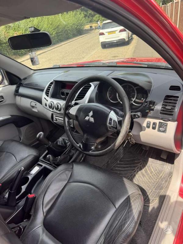 Red Mitsubishi l-200 2010 in Silute, with an engine capacity of 2.48 L and mileage of 196 thousand km for 6000 €, photo 7 on AUTOMOTO.COM.LV