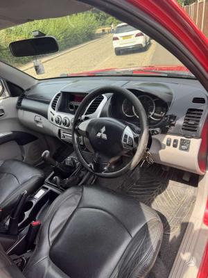 Red Mitsubishi l-200 2010 in Silute, with an engine capacity of 2.48 L and mileage of 196 thousand km for 6000 €, photo 8 on AUTOMOTO.COM.LV
