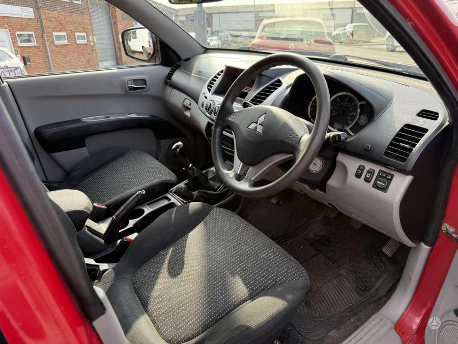 Sarkans Mitsubishi l-200 2011 Rīga, ar dzinēja tilpumu 2.48 L un nobraukumu 260 tūkst. km par 4600 €, foto 8 vietnē AUTOMOTO.COM.LV