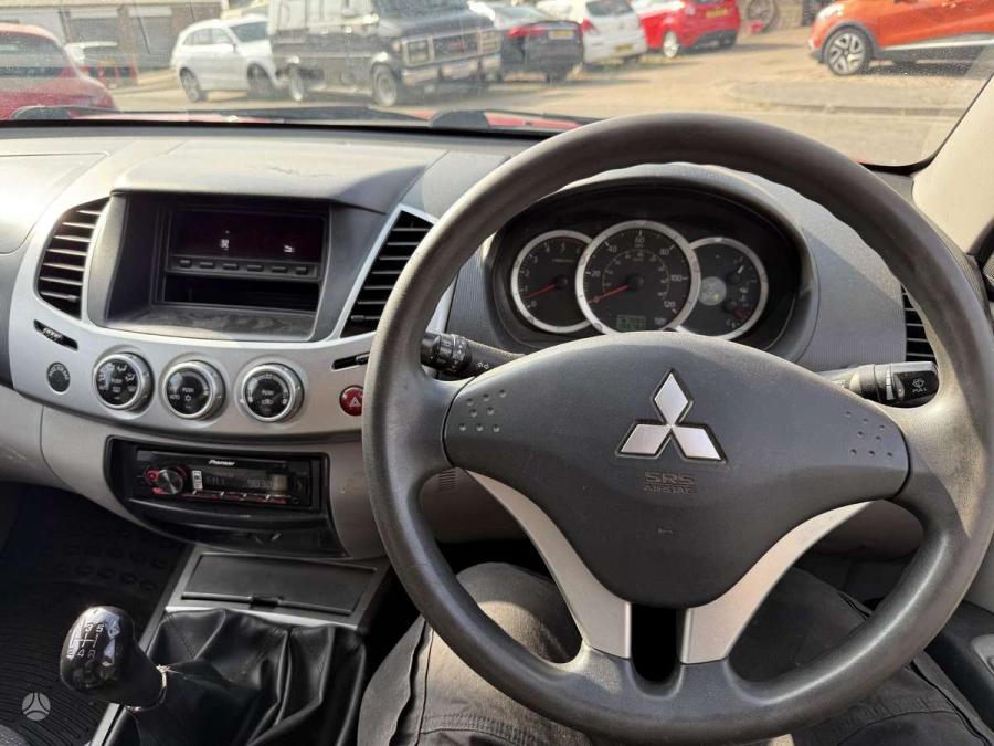 Sarkans Mitsubishi l-200 2011 Rīga, ar dzinēja tilpumu 2.48 L un nobraukumu 260 tūkst. km par 4600 €, foto 9 vietnē AUTOMOTO.COM.LV