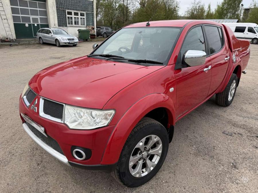 Red Mitsubishi l-200 2012 in Silute, with an engine capacity of 2.48 L and mileage of 107 thousand km for 5750 €, photo 8 on AUTOMOTO.COM.LV
