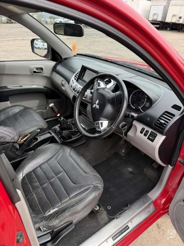 Red Mitsubishi l-200 2012 in Silute, with an engine capacity of 2.48 L and mileage of 107 thousand km for 5750 €, photo 9 on AUTOMOTO.COM.LV