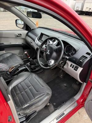 Red Mitsubishi l-200 2012 in Silute, with an engine capacity of 2.48 L and mileage of 107 thousand km for 5750 €, photo 10 on AUTOMOTO.COM.LV