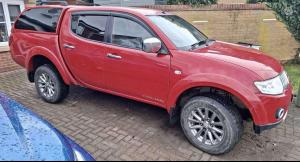 Red Mitsubishi l-200 2013 in Raseiniai, with an engine capacity of 2.48 L and mileage of 220 thousand km for 5200 €, photo  on AUTOMOTO.COM.LV