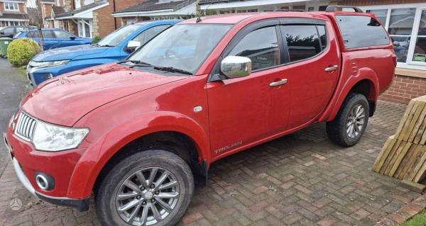 Red Mitsubishi l-200 2013 in Raseiniai, with an engine capacity of 2.48 L and mileage of 220 thousand km for 5200 €, photo 2 on AUTOMOTO.COM.LV