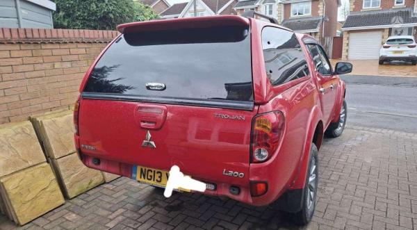 Red Mitsubishi l-200 2013 in Raseiniai, with an engine capacity of 2.48 L and mileage of 220 thousand km for 5200 €, photo 4 on AUTOMOTO.COM.LV