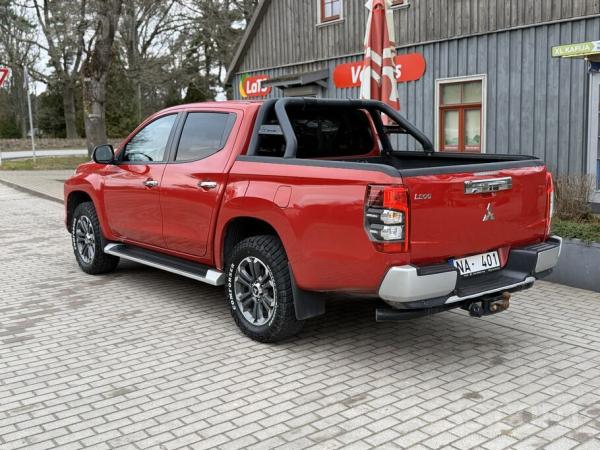 Sarkans Mitsubishi l-200 2021 Liepāja, ar dzinēja tilpumu 2.20 L un nobraukumu 117 tūkst. km par 27000 €, foto 3 vietnē AUTOMOTO.COM.LV