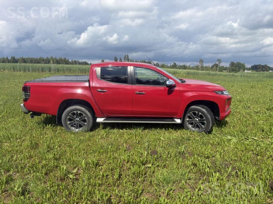 Red Mitsubishi l-200 2022 in Riga, with an engine capacity of 2.30 L and mileage of 80 thousand km for 29900 €, photo 3 on AUTOMOTO.COM.LV
