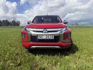 Red Mitsubishi l-200 2022 in Riga, with an engine capacity of 2.30 L and mileage of 80 thousand km for 29900 €, photo 6 on AUTOMOTO.COM.LV