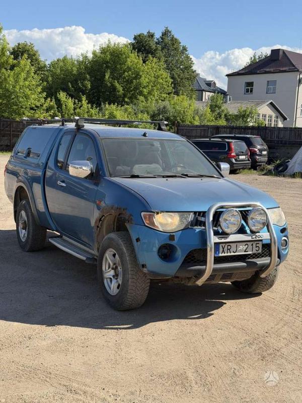 Violet Mitsubishi l-200 2006 in Kaunas, with an engine capacity of 0.00 L and mileage of 380 thousand km for 3300 €, photo 1 on AUTOMOTO.COM.LV