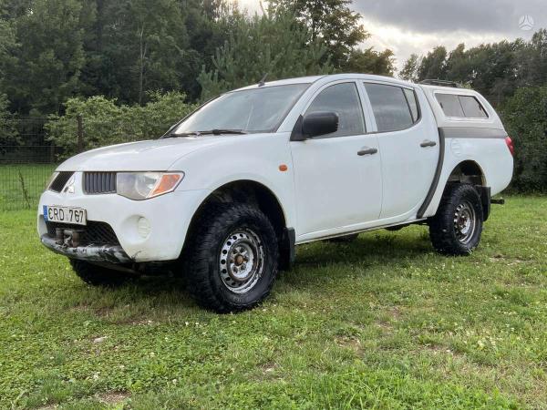 Balts Mitsubishi l-200 2007 Viļņa, ar dzinēja tilpumu 2.49 L un nobraukumu 310 tūkst. km par 6899 €, foto 1 vietnē AUTOMOTO.COM.LV