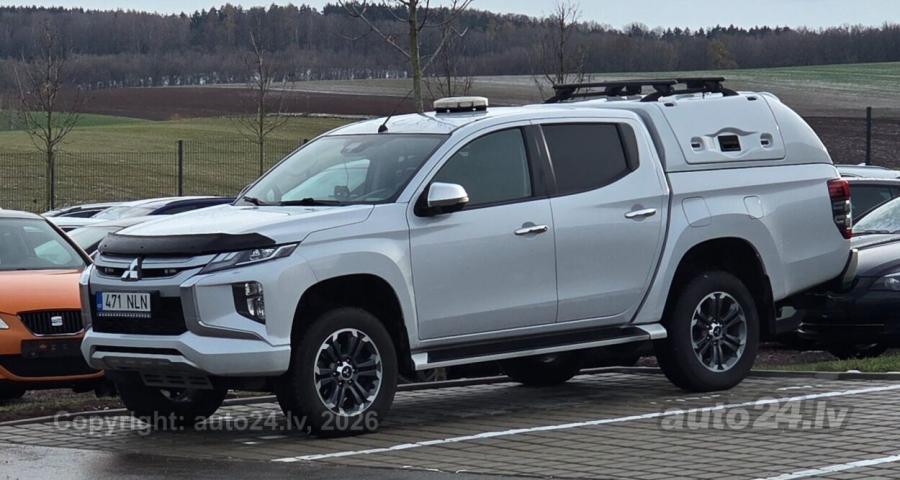 White Mitsubishi l-200 2021 in Tallinn, with an engine capacity of 2.30 L and mileage of 184 thousand km for 22900 €, photo 15 on AUTOMOTO.COM.LV