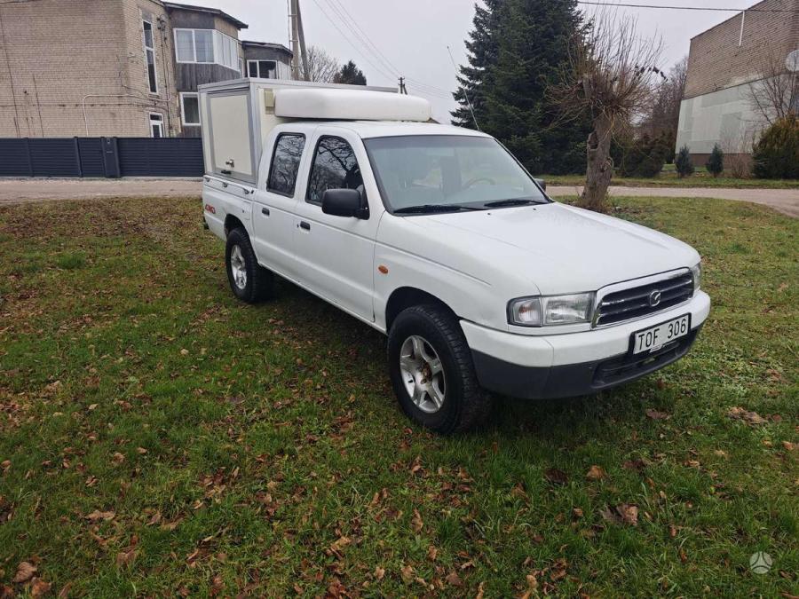 White Mitsubishi l-200 2003 in Kretinga, with an engine capacity of 2.48 L and mileage of 207 thousand km for 4999 €, photo 4 on AUTOMOTO.COM.LV