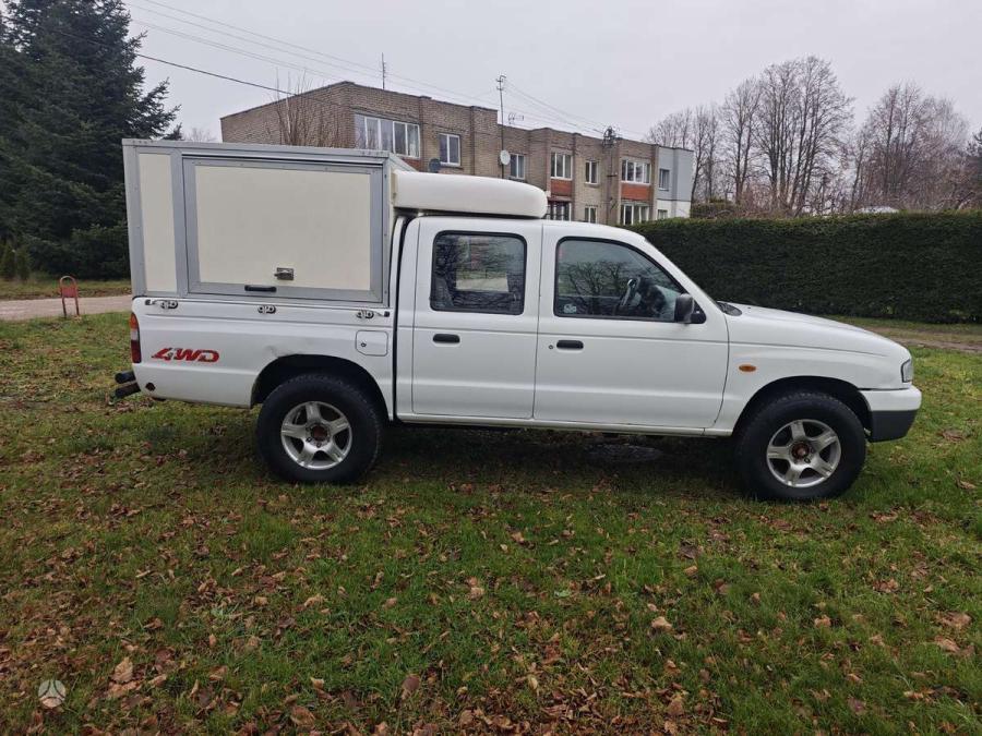 White Mitsubishi l-200 2003 in Kretinga, with an engine capacity of 2.48 L and mileage of 207 thousand km for 4999 €, photo 5 on AUTOMOTO.COM.LV