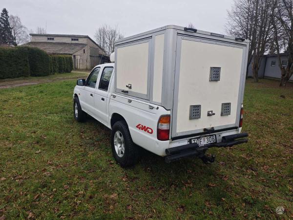 White Mitsubishi l-200 2003 in Kretinga, with an engine capacity of 2.48 L and mileage of 207 thousand km for 4999 €, photo 8 on AUTOMOTO.COM.LV