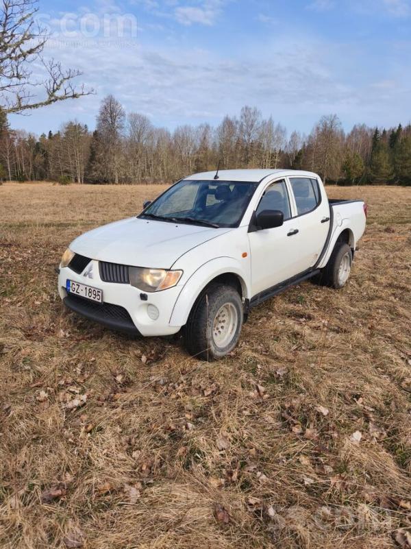 Balts Mitsubishi l-200 2007 Ventspils, ar dzinēja tilpumu 2.50 L un nobraukumu 400 tūkst. km par 5200 €, foto 1 vietnē AUTOMOTO.COM.LV