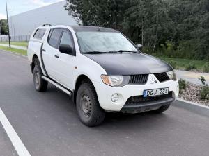 Balts Mitsubishi l-200 2008 Viļņa, ar dzinēja tilpumu 2.48 L un nobraukumu 252 tūkst. km par 5500 €, foto  vietnē AUTOMOTO.COM.LV