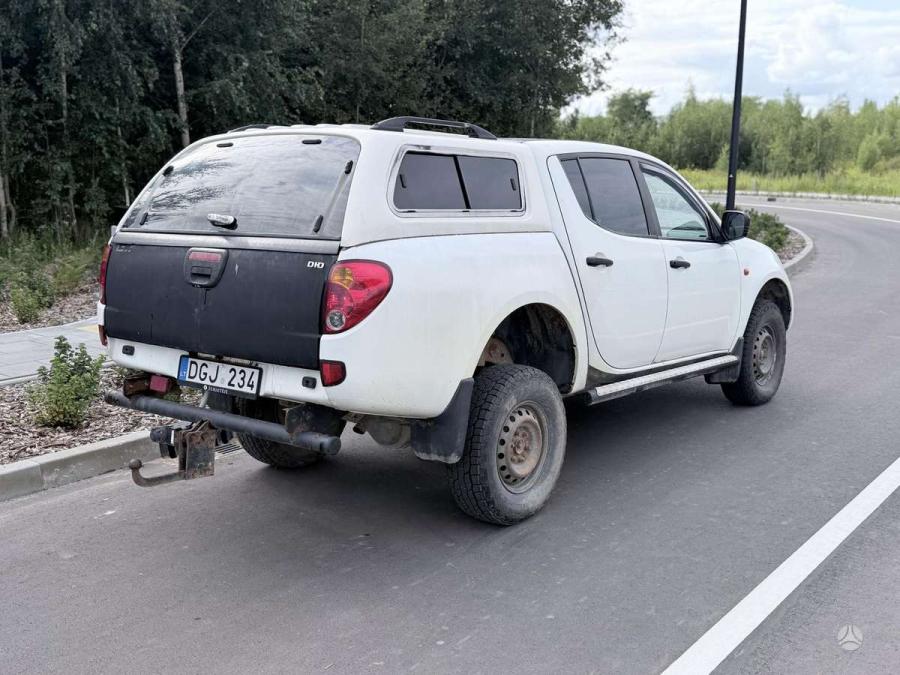 Balts Mitsubishi l-200 2008 Viļņa, ar dzinēja tilpumu 2.48 L un nobraukumu 252 tūkst. km par 5500 €, foto 5 vietnē AUTOMOTO.COM.LV