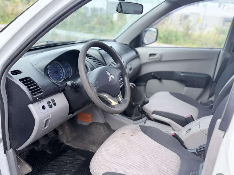 Balts Mitsubishi l-200 2008 Viļņa, ar dzinēja tilpumu 2.48 L un nobraukumu 252 tūkst. km par 5500 €, foto 6 vietnē AUTOMOTO.COM.LV
