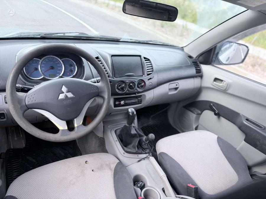 Balts Mitsubishi l-200 2008 Viļņa, ar dzinēja tilpumu 2.48 L un nobraukumu 252 tūkst. km par 5500 €, foto 8 vietnē AUTOMOTO.COM.LV