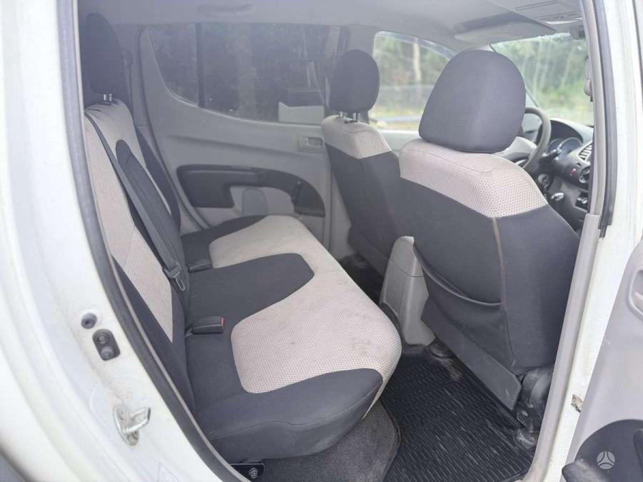 Balts Mitsubishi l-200 2008 Viļņa, ar dzinēja tilpumu 2.48 L un nobraukumu 252 tūkst. km par 5500 €, foto 10 vietnē AUTOMOTO.COM.LV