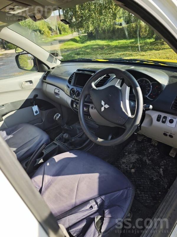 Mitsubishi l-200 2010 Jelgava vietnē Balts Mitsubishi l-200 2010 Jelgava, ar dzinēja tilpumu 2.50 L un nobraukumu 102 tūkst. km par 5850 €, foto 10 vietnē AUTOMOTO.COM.LV