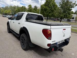 White Mitsubishi l-200 2012 in Vilnius, with an engine capacity of 2.48 L and mileage of 282 thousand km for 5900 €, photo 11 on AUTOMOTO.COM.LV