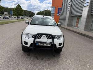 White Mitsubishi l-200 2012 in Vilnius, with an engine capacity of 2.48 L and mileage of 286 thousand km for 5800 €, photo 9 on AUTOMOTO.COM.LV