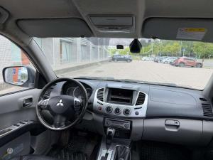 White Mitsubishi l-200 2012 in Vilnius, with an engine capacity of 2.48 L and mileage of 286 thousand km for 5800 €, photo 15 on AUTOMOTO.COM.LV