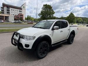 Balts Mitsubishi l-200 2012 Viļņa, ar dzinēja tilpumu 2.48 L un nobraukumu 272 tūkst. km par 5500 €, foto  vietnē AUTOMOTO.COM.LV