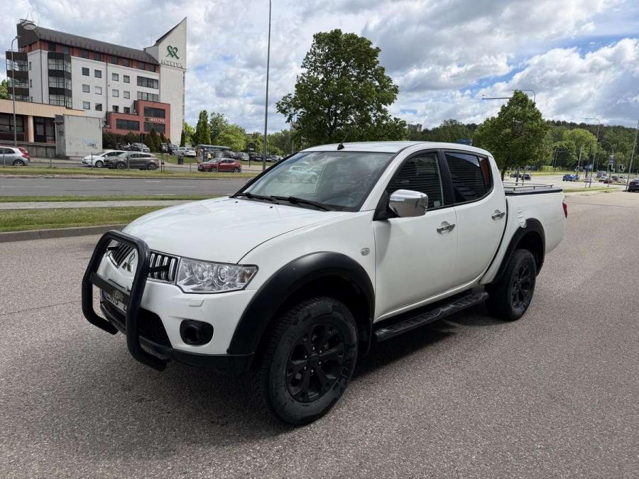 Balts Mitsubishi l-200 2012 Viļņa, ar dzinēja tilpumu 2.48 L un nobraukumu 272 tūkst. km par 5500 €, foto 1 vietnē AUTOMOTO.COM.LV
