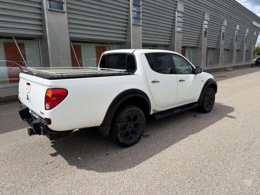 Balts Mitsubishi l-200 2012 Viļņa, ar dzinēja tilpumu 2.48 L un nobraukumu 272 tūkst. km par 5500 €, foto 4 vietnē AUTOMOTO.COM.LV