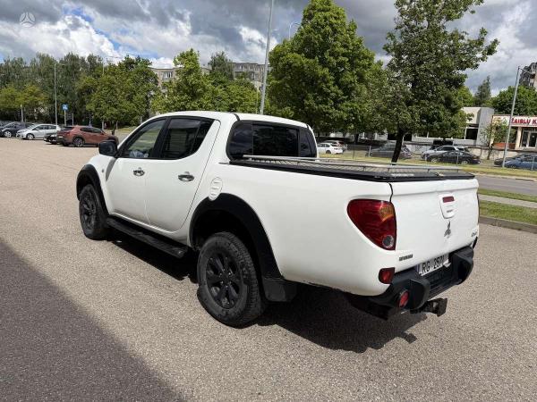 Balts Mitsubishi l-200 2012 Viļņa, ar dzinēja tilpumu 2.48 L un nobraukumu 272 tūkst. km par 5500 €, foto 6 vietnē AUTOMOTO.COM.LV