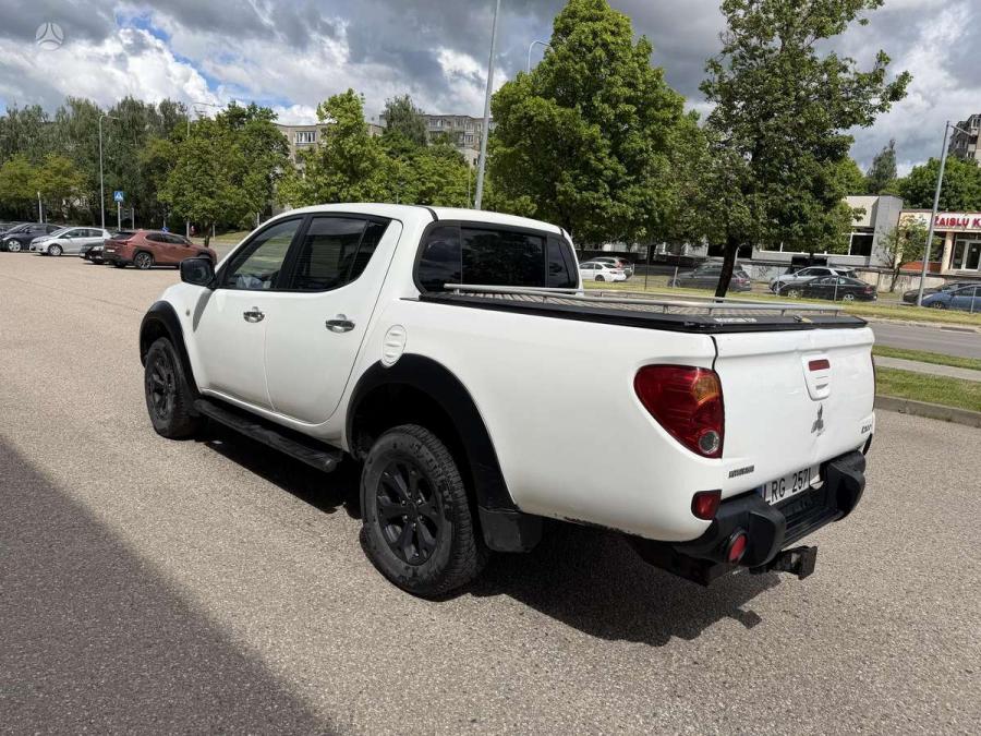 Balts Mitsubishi l-200 2012 Viļņa, ar dzinēja tilpumu 2.48 L un nobraukumu 272 tūkst. km par 5500 €, foto 6 vietnē AUTOMOTO.COM.LV