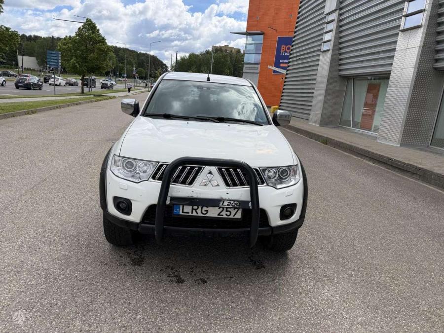 Balts Mitsubishi l-200 2012 Viļņa, ar dzinēja tilpumu 2.48 L un nobraukumu 272 tūkst. km par 5500 €, foto 9 vietnē AUTOMOTO.COM.LV