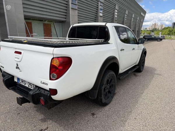 Balts Mitsubishi l-200 2012 Viļņa, ar dzinēja tilpumu 2.48 L un nobraukumu 272 tūkst. km par 5500 €, foto 10 vietnē AUTOMOTO.COM.LV