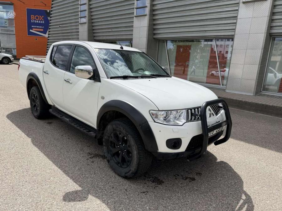 Balts Mitsubishi l-200 2012 Viļņa, ar dzinēja tilpumu 2.48 L un nobraukumu 272 tūkst. km par 5500 €, foto 13 vietnē AUTOMOTO.COM.LV