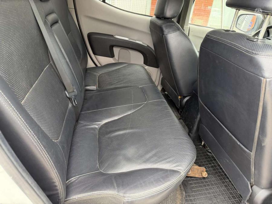 Balts Mitsubishi l-200 2012 Viļņa, ar dzinēja tilpumu 2.48 L un nobraukumu 272 tūkst. km par 5500 €, foto 15 vietnē AUTOMOTO.COM.LV
