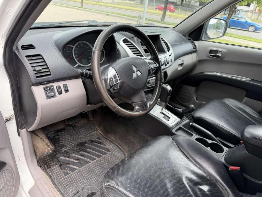 Balts Mitsubishi l-200 2012 Viļņa, ar dzinēja tilpumu 2.48 L un nobraukumu 272 tūkst. km par 5500 €, foto 16 vietnē AUTOMOTO.COM.LV
