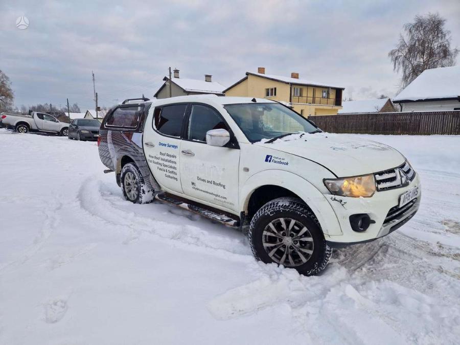 White Mitsubishi l-200 2015 in Jelgava, with an engine capacity of 2.44 L and mileage of 188 thousand km for 5950 €, photo 3 on AUTOMOTO.COM.LV