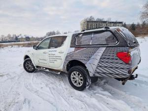 White Mitsubishi l-200 2015 in Jelgava, with an engine capacity of 2.44 L and mileage of 188 thousand km for 5950 €, photo 5 on AUTOMOTO.COM.LV