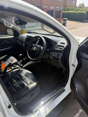 White Mitsubishi l-200 2015 in Jonava, with an engine capacity of 2.44 L and mileage of 158 thousand km for 8250 €, photo 6 on AUTOMOTO.COM.LV