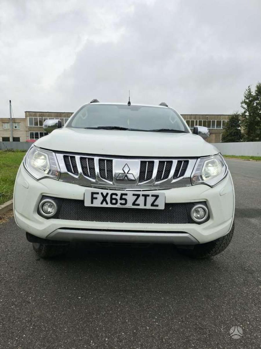White Mitsubishi l-200 2015 in Jonava, with an engine capacity of 0.00 L and mileage of 159 thousand km for 7750 €, photo 4 on AUTOMOTO.COM.LV