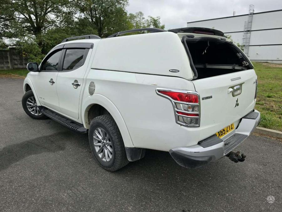 White Mitsubishi l-200 2015 in Jonava, with an engine capacity of 0.00 L and mileage of 159 thousand km for 7750 €, photo 6 on AUTOMOTO.COM.LV