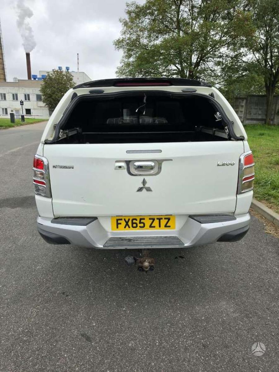 White Mitsubishi l-200 2015 in Jonava, with an engine capacity of 0.00 L and mileage of 159 thousand km for 7750 €, photo 8 on AUTOMOTO.COM.LV