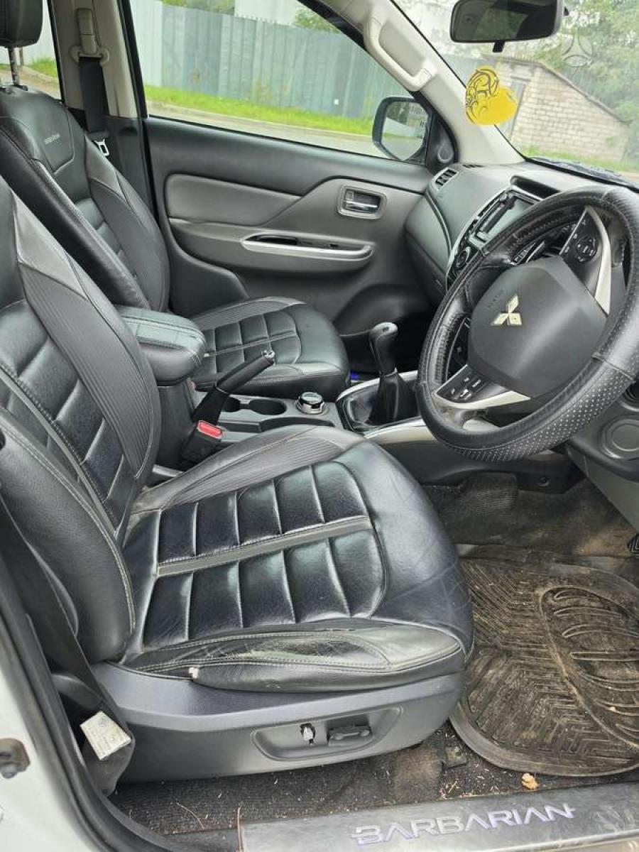 White Mitsubishi l-200 2015 in Jonava, with an engine capacity of 0.00 L and mileage of 159 thousand km for 7750 €, photo 14 on AUTOMOTO.COM.LV