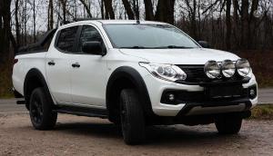 White Mitsubishi l-200 2017 in Kretinga, with an engine capacity of 2.44 L and mileage of 201 thousand km for 13999 €, photo 5 on AUTOMOTO.COM.LV