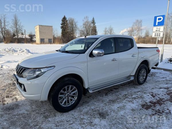 White Mitsubishi l-200 2018 in Jelgava, with an engine capacity of 2.40 L and mileage of 439 thousand km for 15500 €, photo 2 on AUTOMOTO.COM.LV